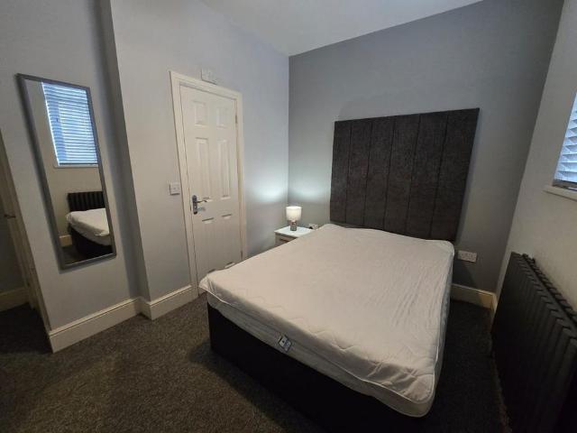 1 bedroom in a house share to rent