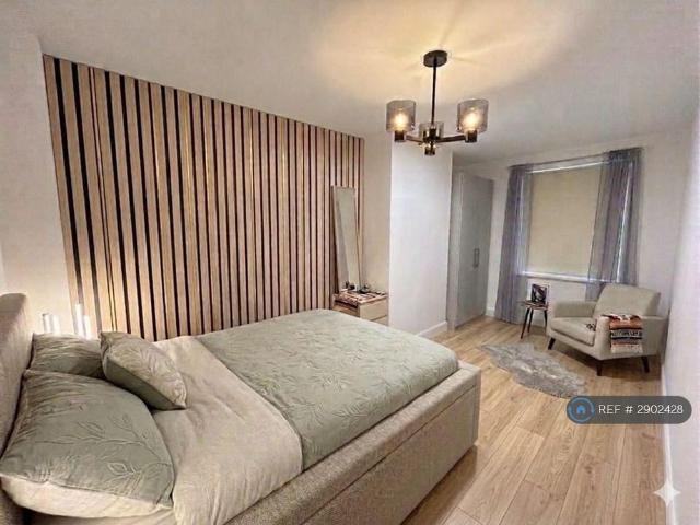 1 bedroom in a house share to rent
