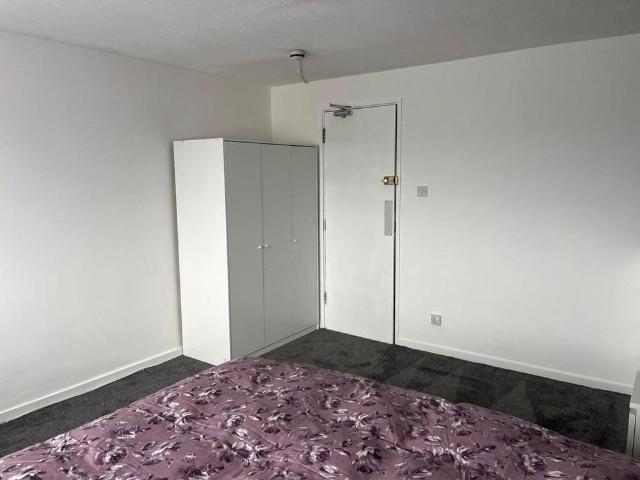 1 bedroom in a house share to rent