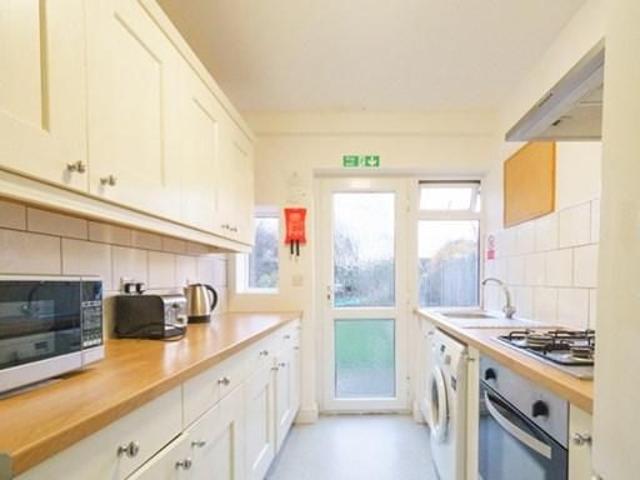 1 bedroom in a house share to rent