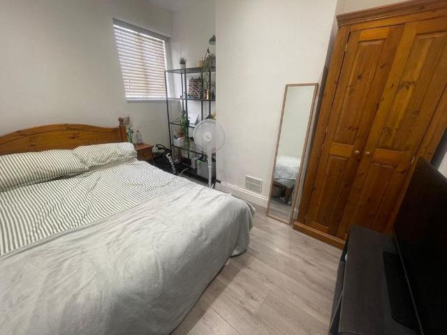 1 bedroom in a house share to rent
