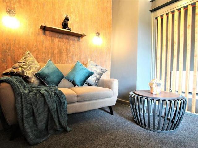 1 bedroom in a house share to rent