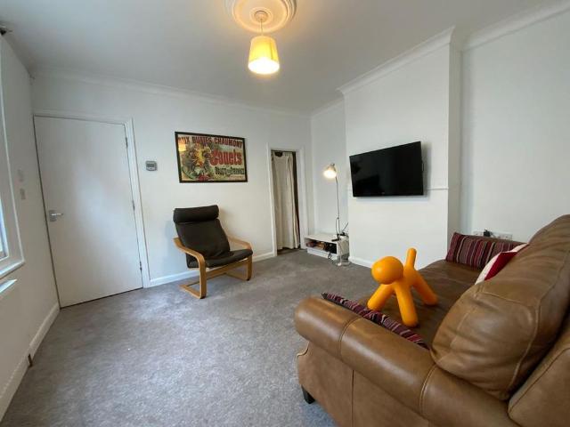 1 bedroom in a house share to rent