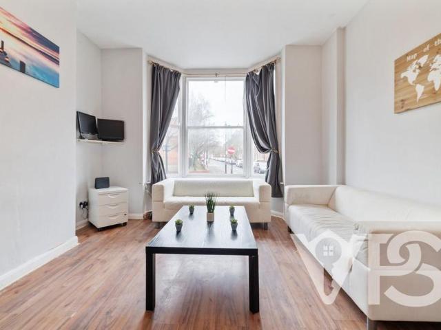 1 bedroom in a house share to rent