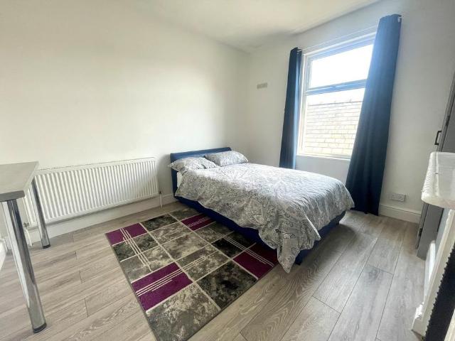 1 bedroom in a house share to rent