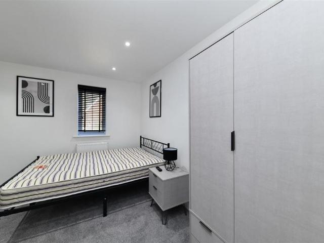 1 bedroom in a house share to rent