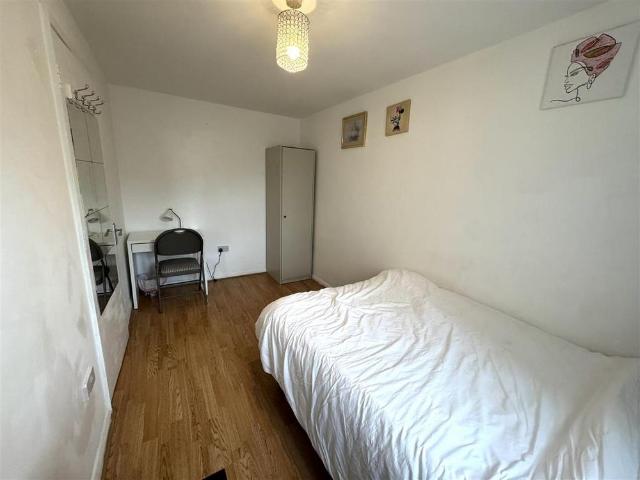 1 bedroom in a house share to rent