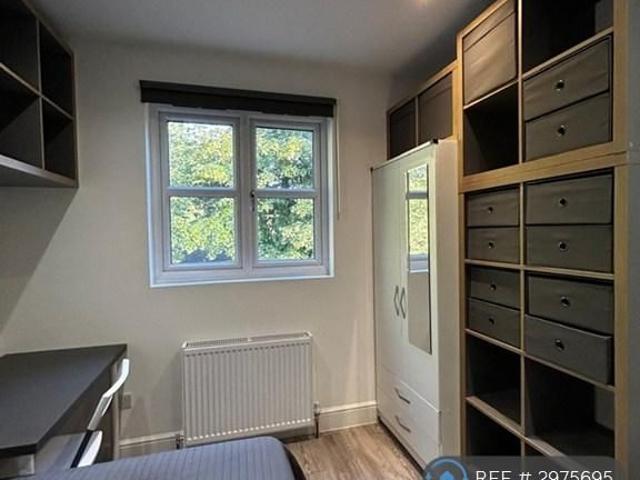 1 bedroom in a house share to rent