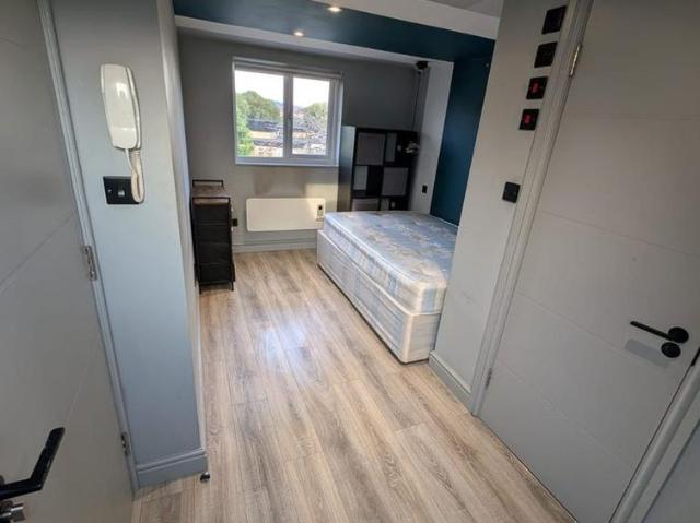 1 bedroom in a house share to rent