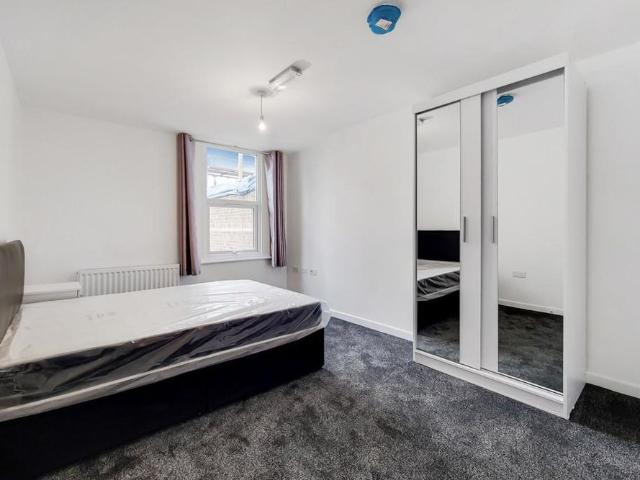1 bedroom in a house share to rent