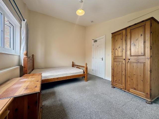 1 bedroom in a house share to rent