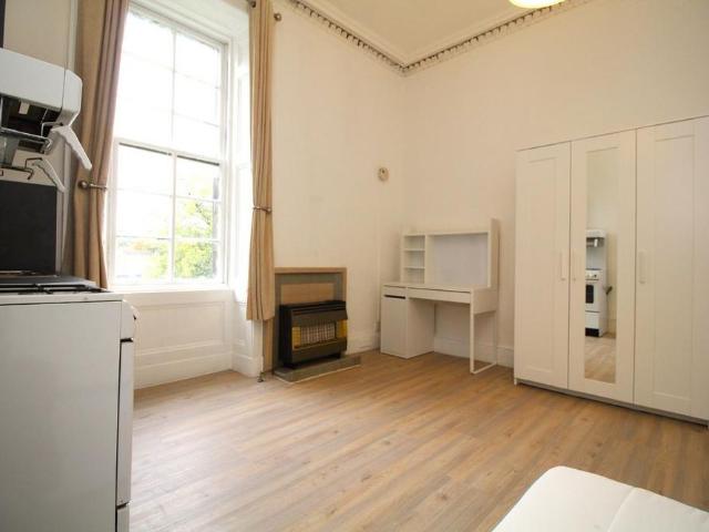 1 bedroom in a house share to rent