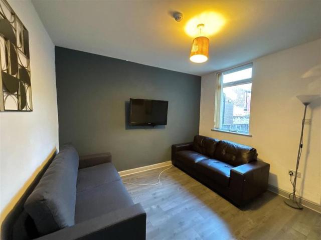 1 bedroom in a house share to rent