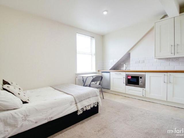 1 bedroom in a house share to rent