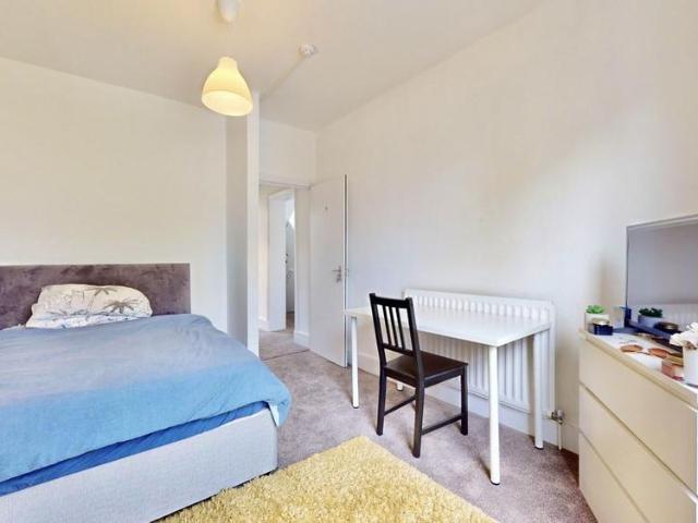 1 bedroom in a house share to rent