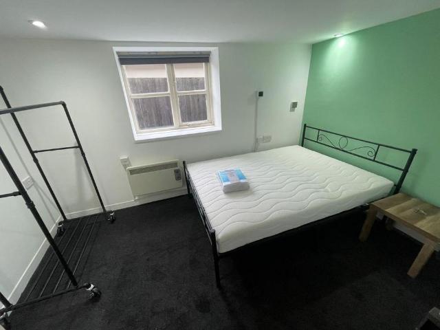 1 bedroom in a house share to rent