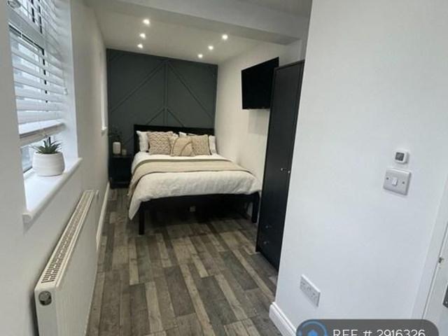 1 bedroom in a house share to rent