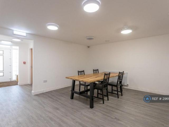 1 bedroom in a house share to rent