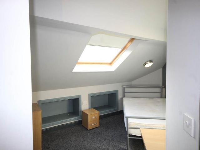 1 bedroom in a house share to rent