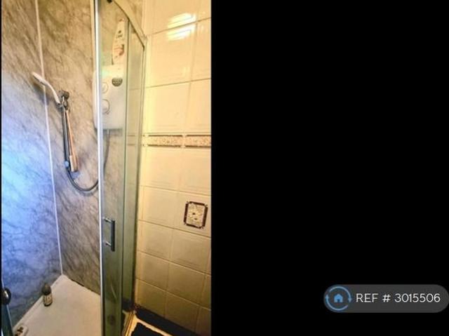 1 bedroom in a house share to rent
