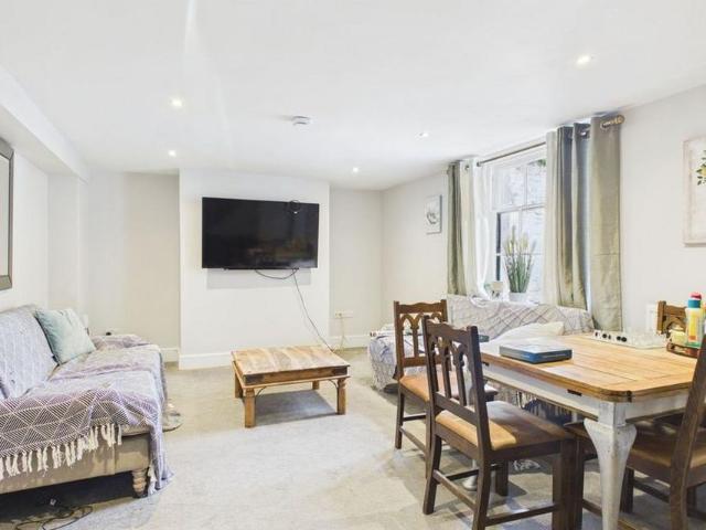 1 bedroom in a house share to rent