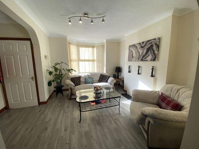 1 bedroom in a house share to rent