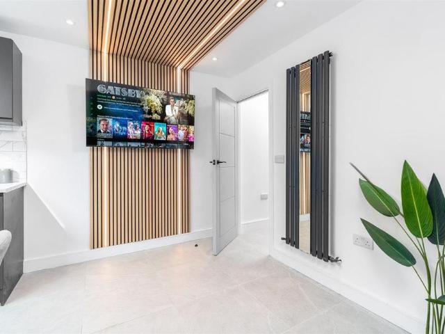 1 bedroom in a house share to rent
