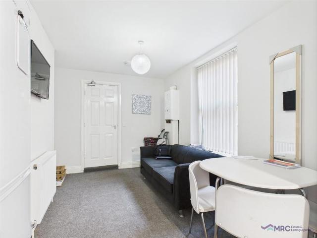 1 bedroom in a house share to rent