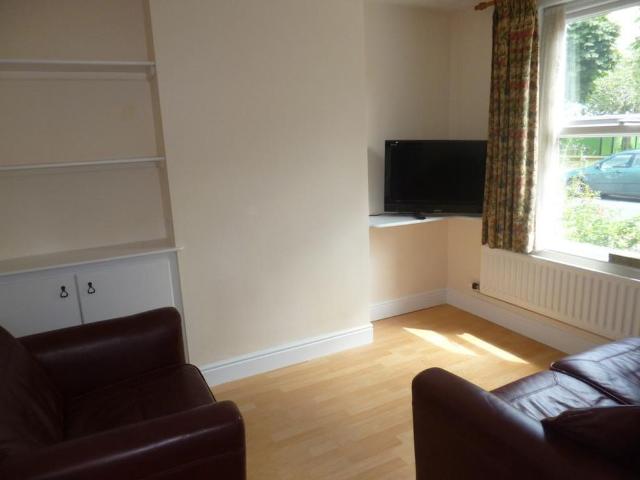 1 bedroom in a house share to rent