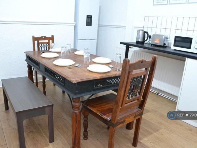 1 bedroom in a house share to rent