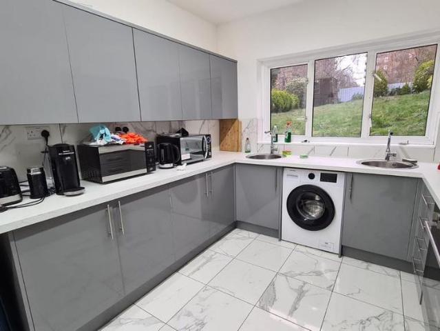 1 bedroom in a house share to rent