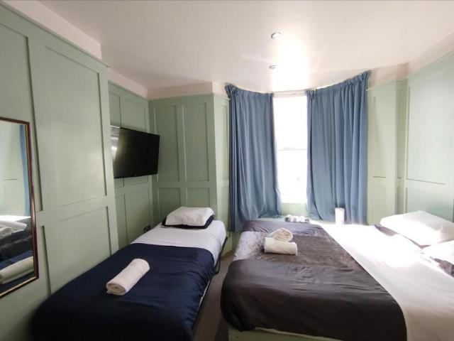 1 bedroom in a house share to rent