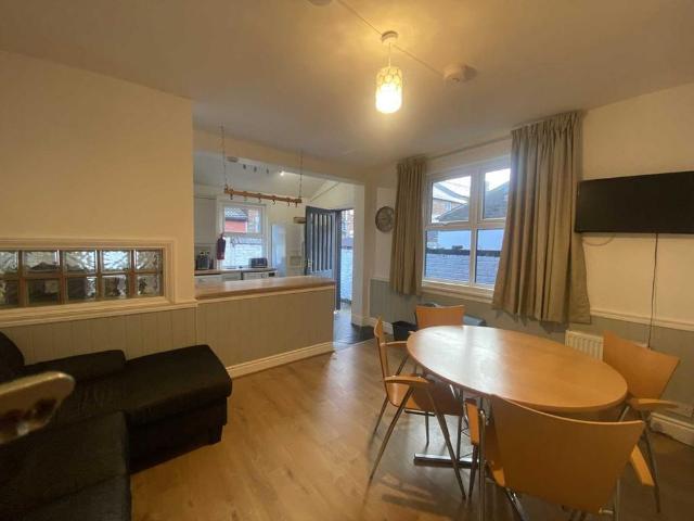 1 bedroom in a house share to rent