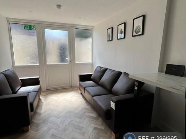 1 bedroom in a house share to rent