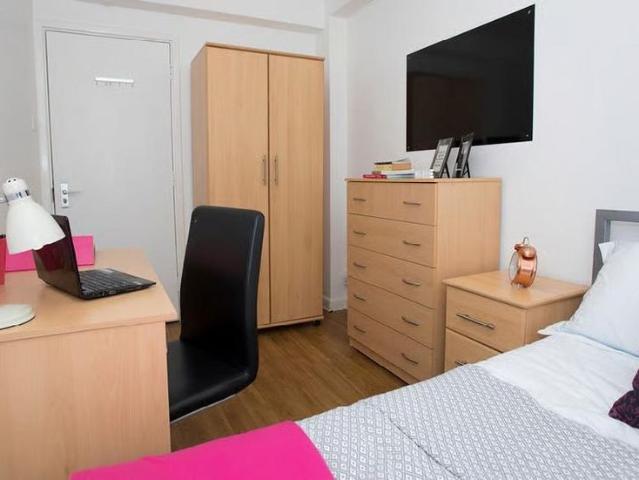 1 bedroom in a house share to rent