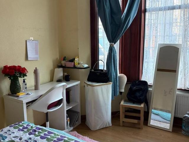 1 bedroom in a house share to rent