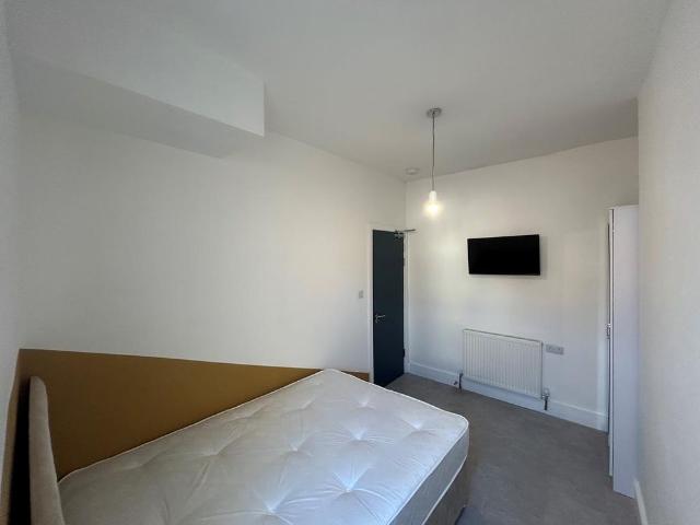 1 bedroom in a house share to rent