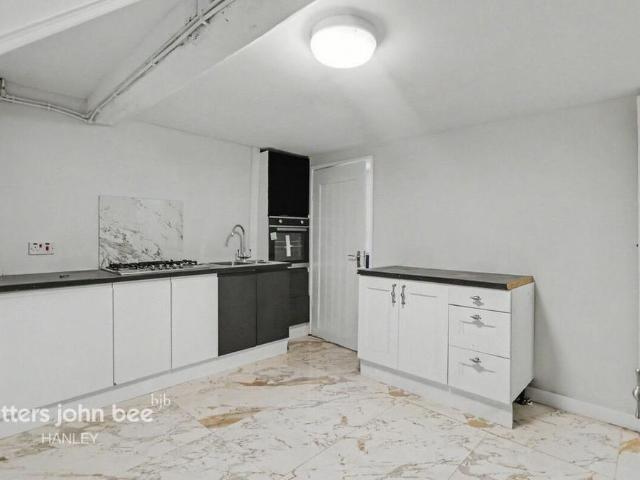 1 bedroom in a house share to rent