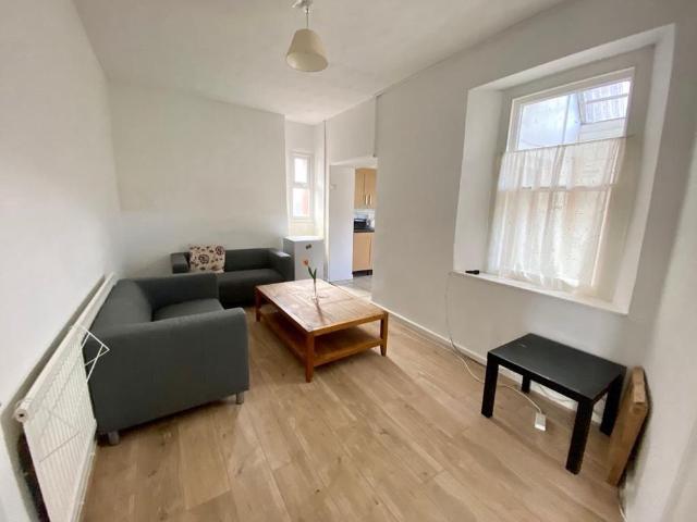 1 bedroom in a house share to rent