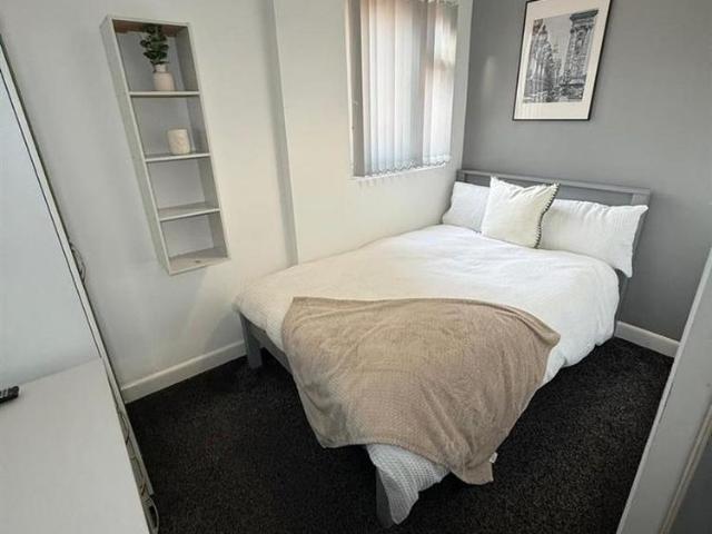 1 bedroom in a house share to rent