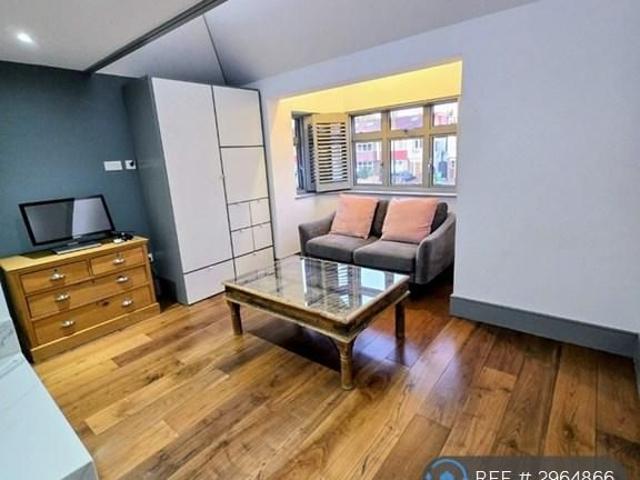 1 bedroom in a house share to rent
