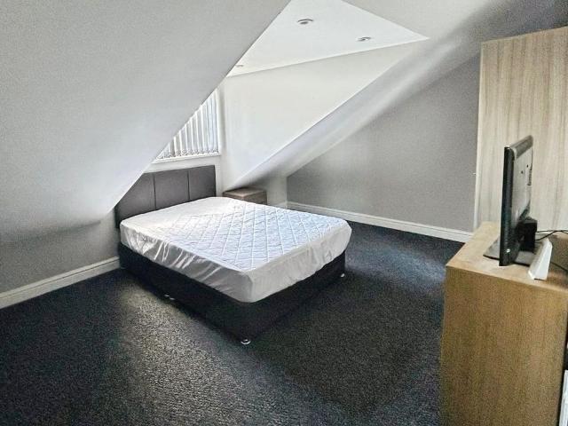 1 bedroom in a house share to rent