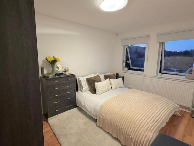 1 bedroom in a house share to rent