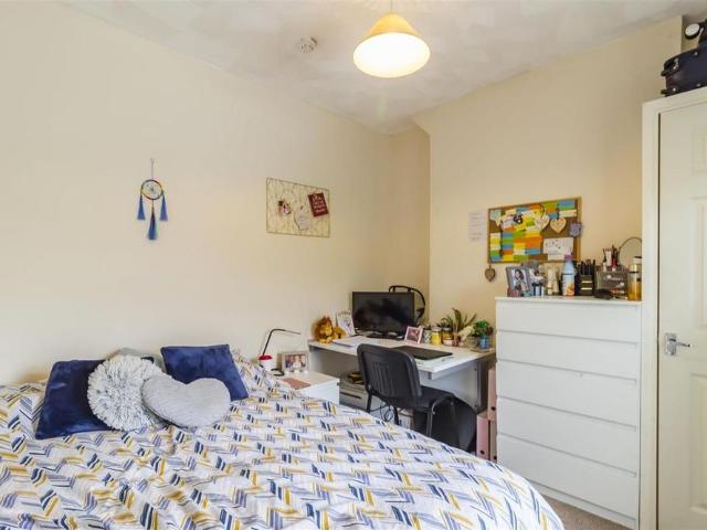1 bedroom in a house share to rent