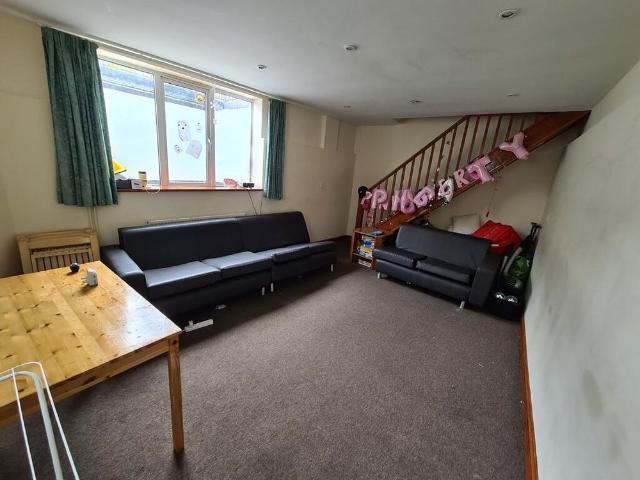 1 bedroom in a house share to rent