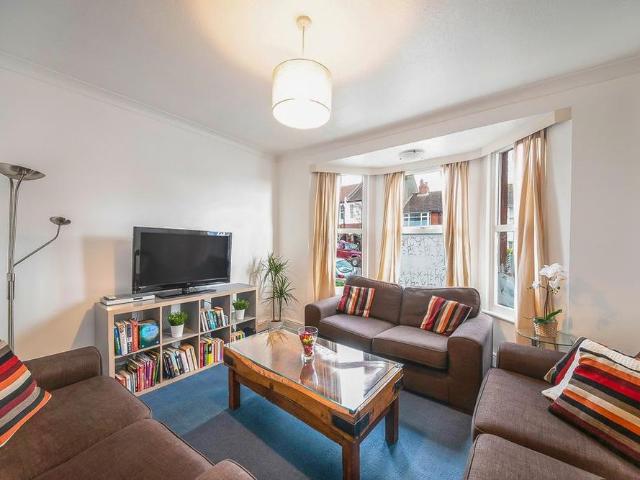 1 bedroom in a house share to rent