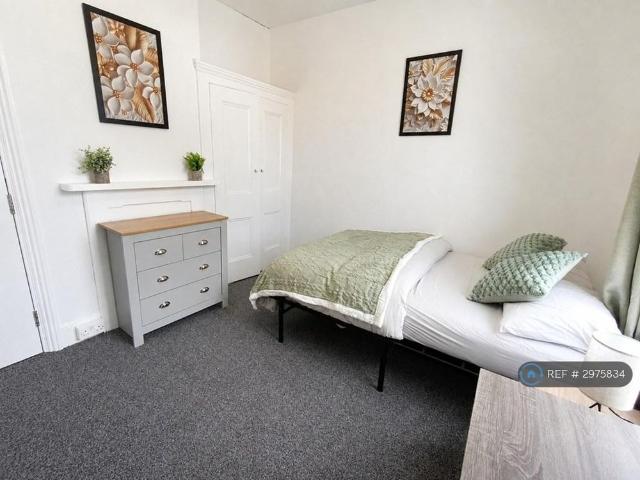 1 bedroom in a house share to rent