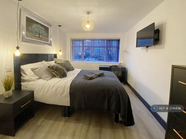 1 bedroom in a house share to rent