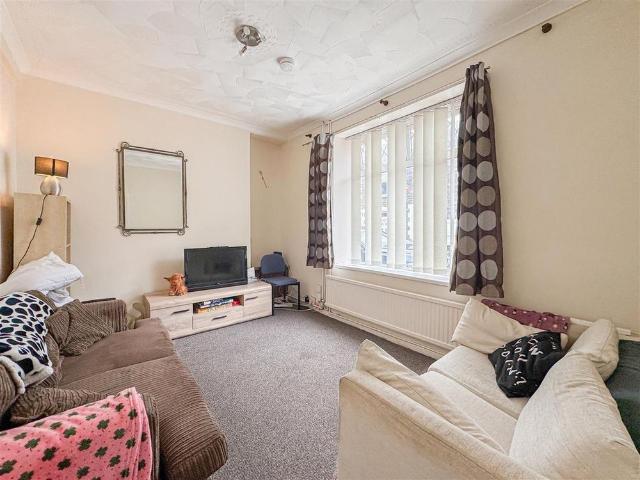 1 bedroom in a house share to rent