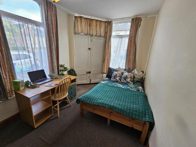 1 bedroom in a house share to rent